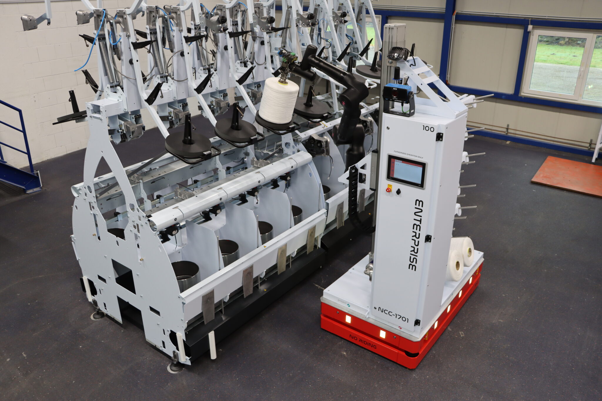 AGV with Cobot for Spool Handling | Efficiency increase